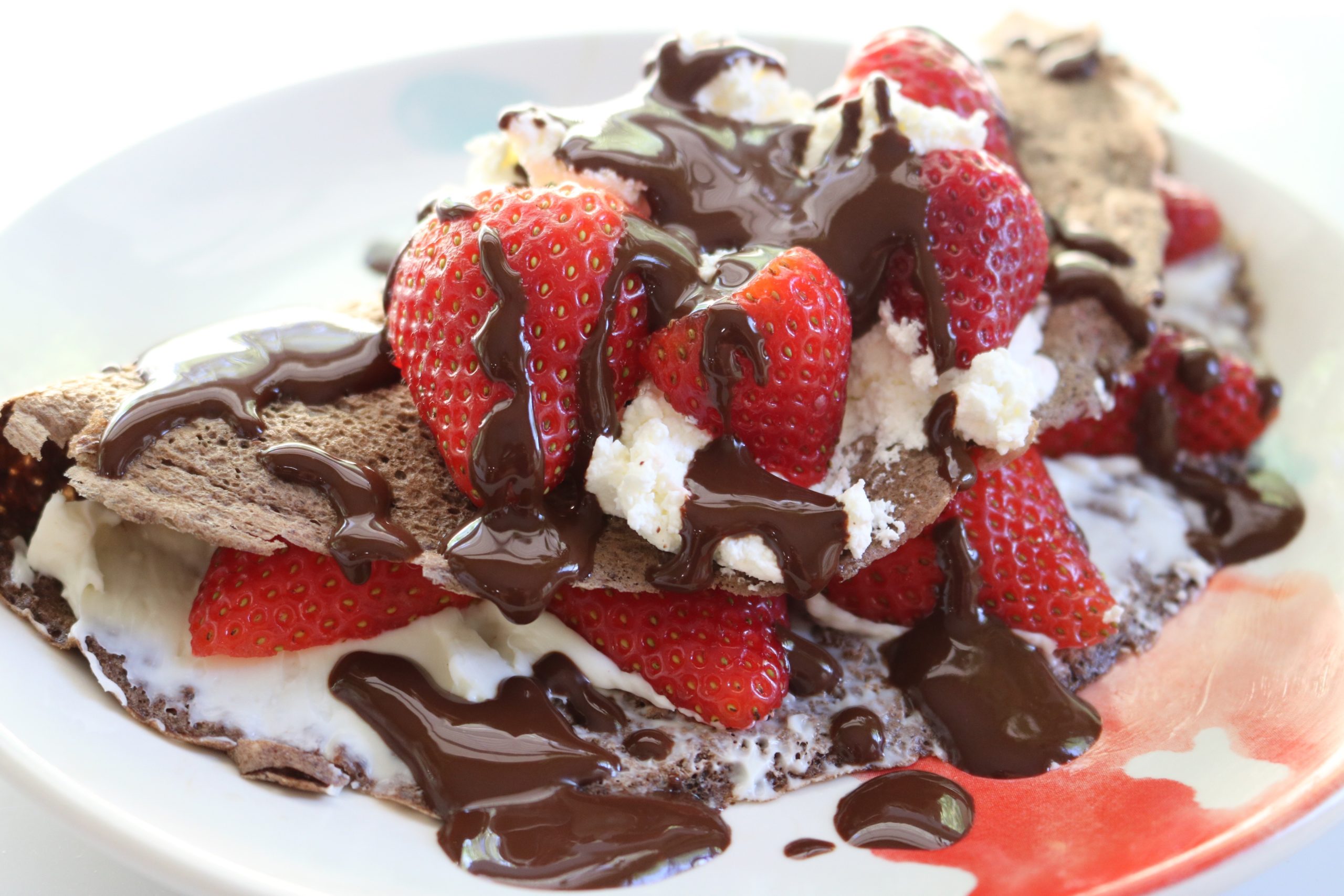 Cocoa Wonder Wraps with Strawberries - THM Friendly